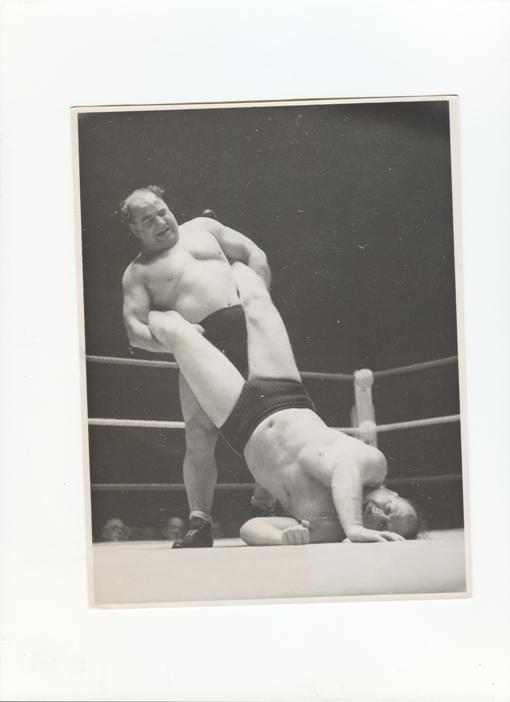 Bert Assirati photos collection